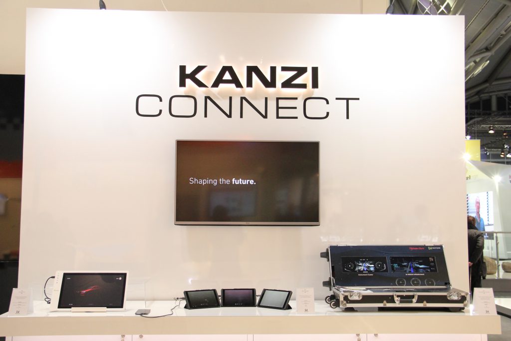 Seamlessly Integrating Multiple Displays into a Single Extended UI